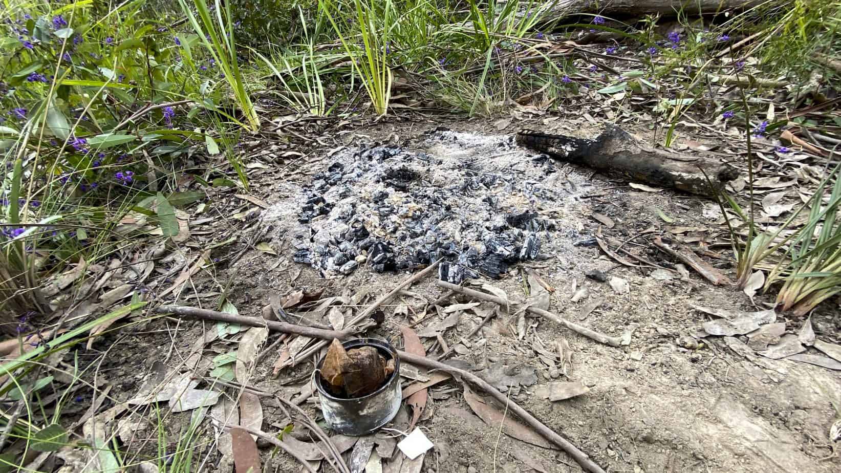How to build a leave no trace campfire - Lotsafreshair