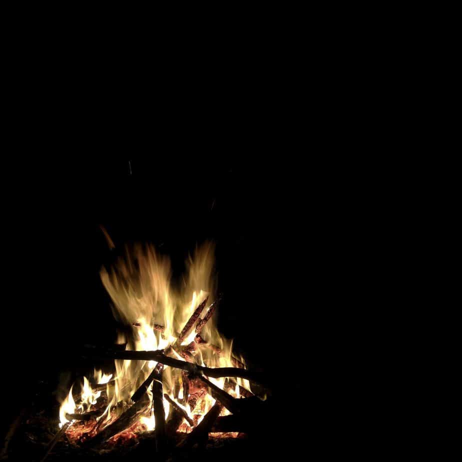 How to build a leave no trace campfire - Lotsafreshair